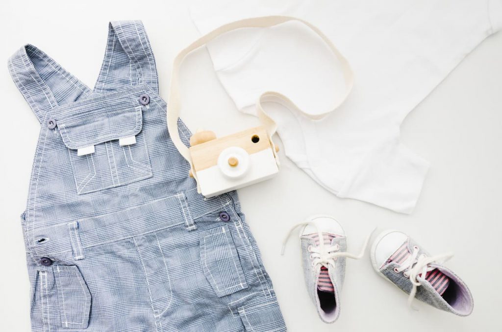 How To Take Pictures Of Clothes Without Mannequin: 7 Best Tips