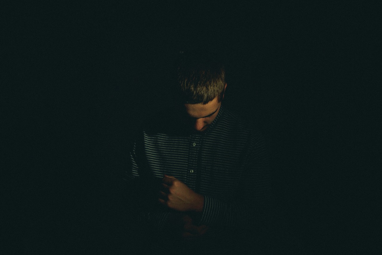 5 Easy Steps On How To Take Sharp Photos In Low Light